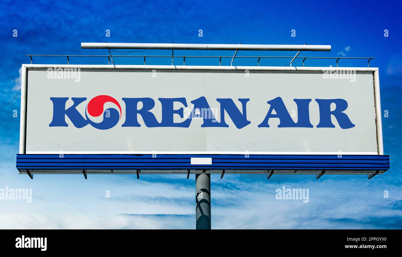 Advertisement billboard displaying logo of Korean Air Stock Photo - Alamy