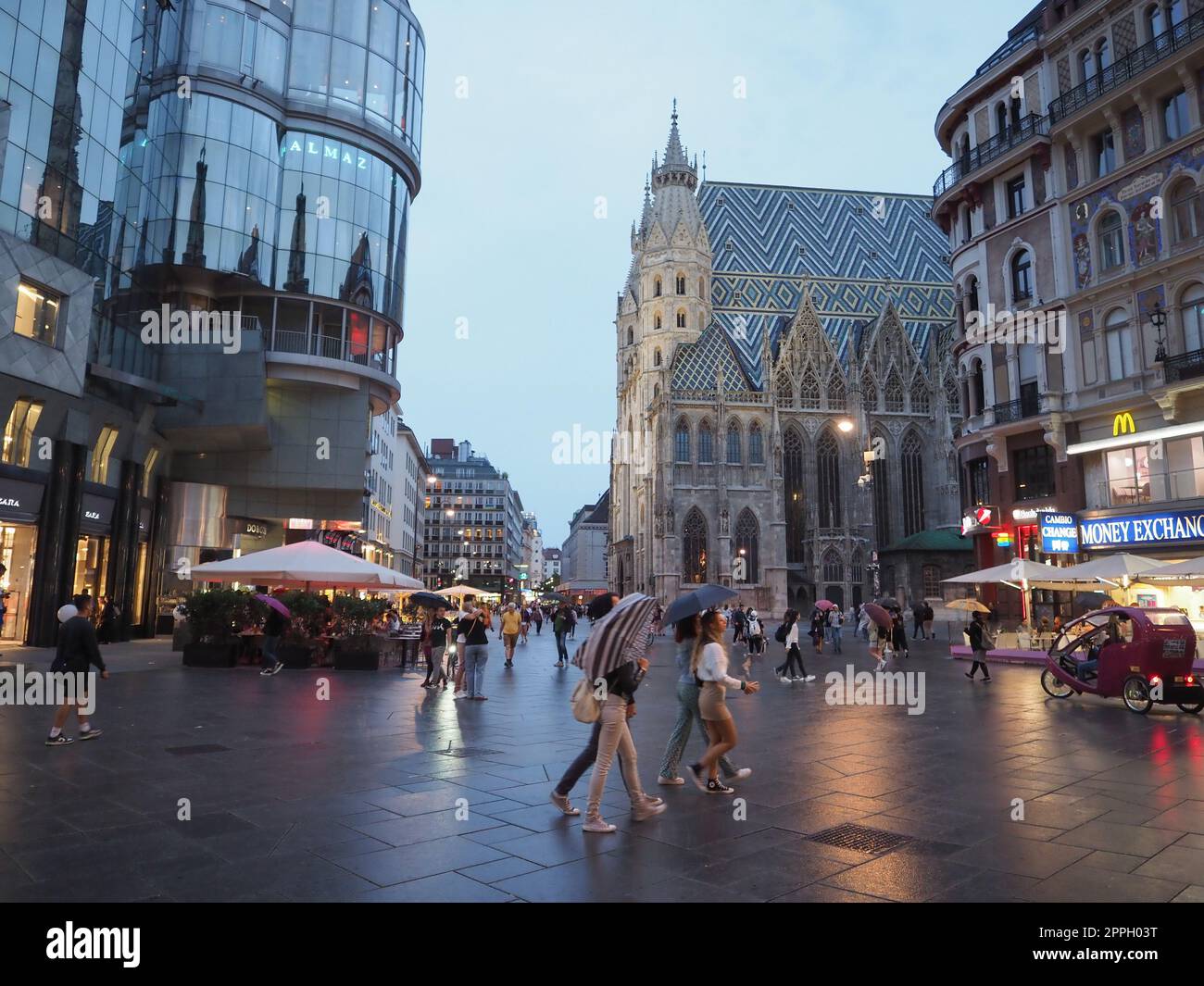 Square of st stephen hi-res stock photography and images - Alamy