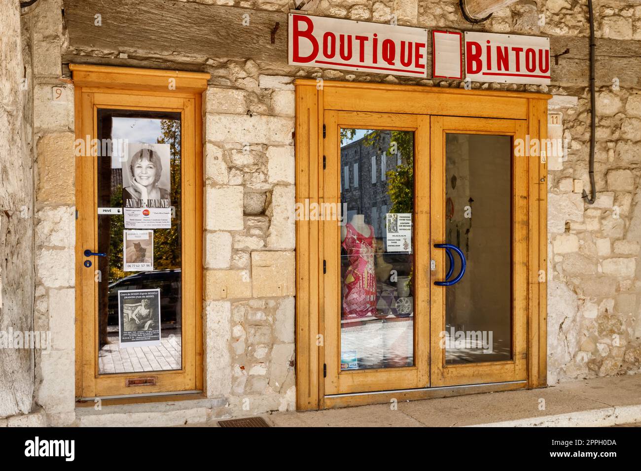 Monflanquin village hi-res stock photography and images - Alamy