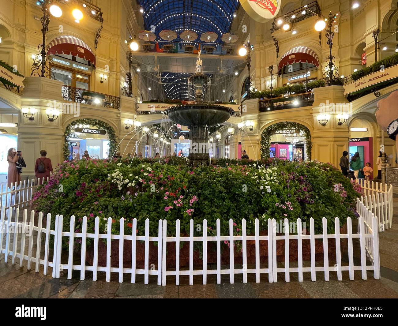 Shopping complex hi-res stock photography and images - Alamy