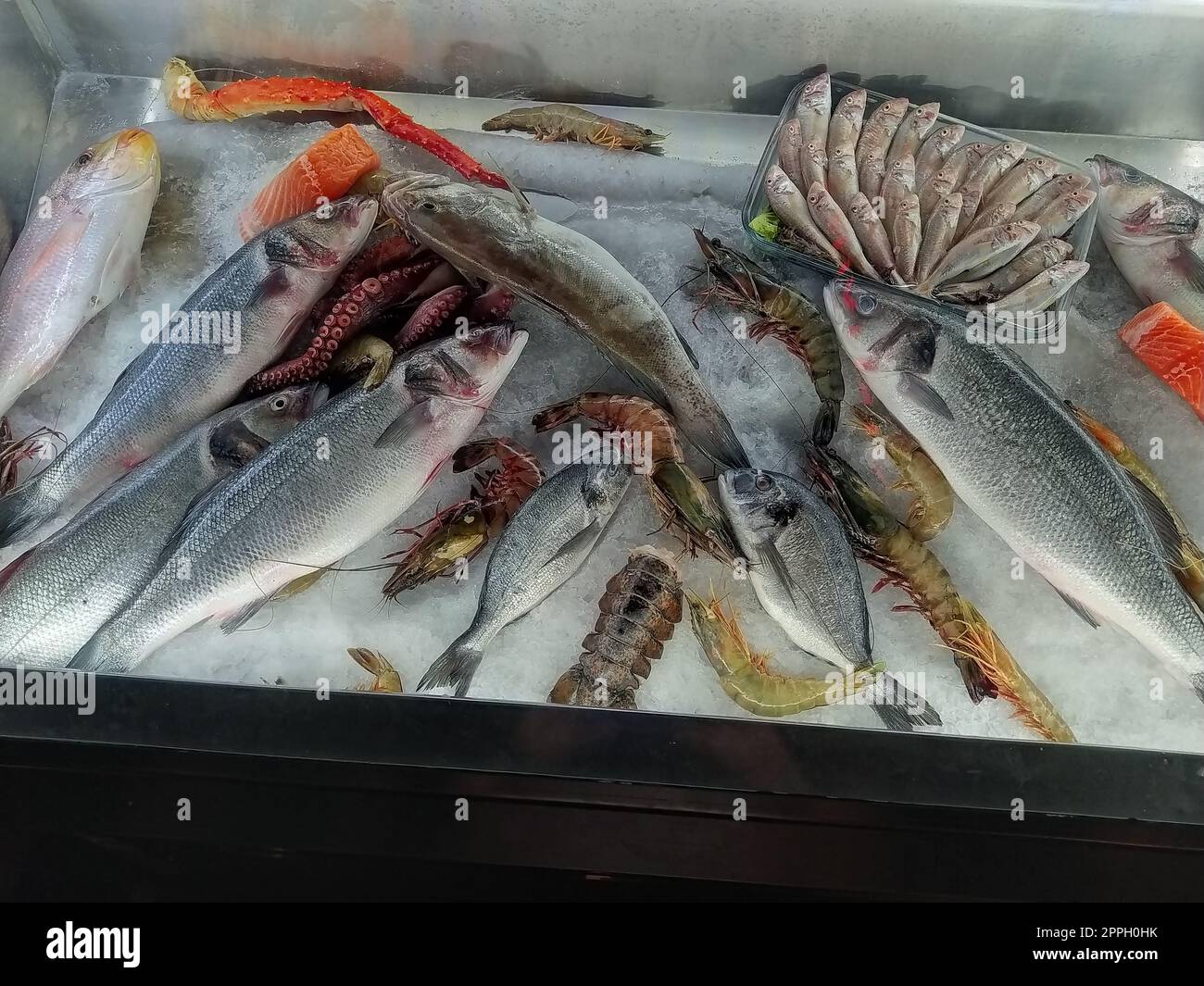 Fresh fish market hi-res stock photography and images - Alamy