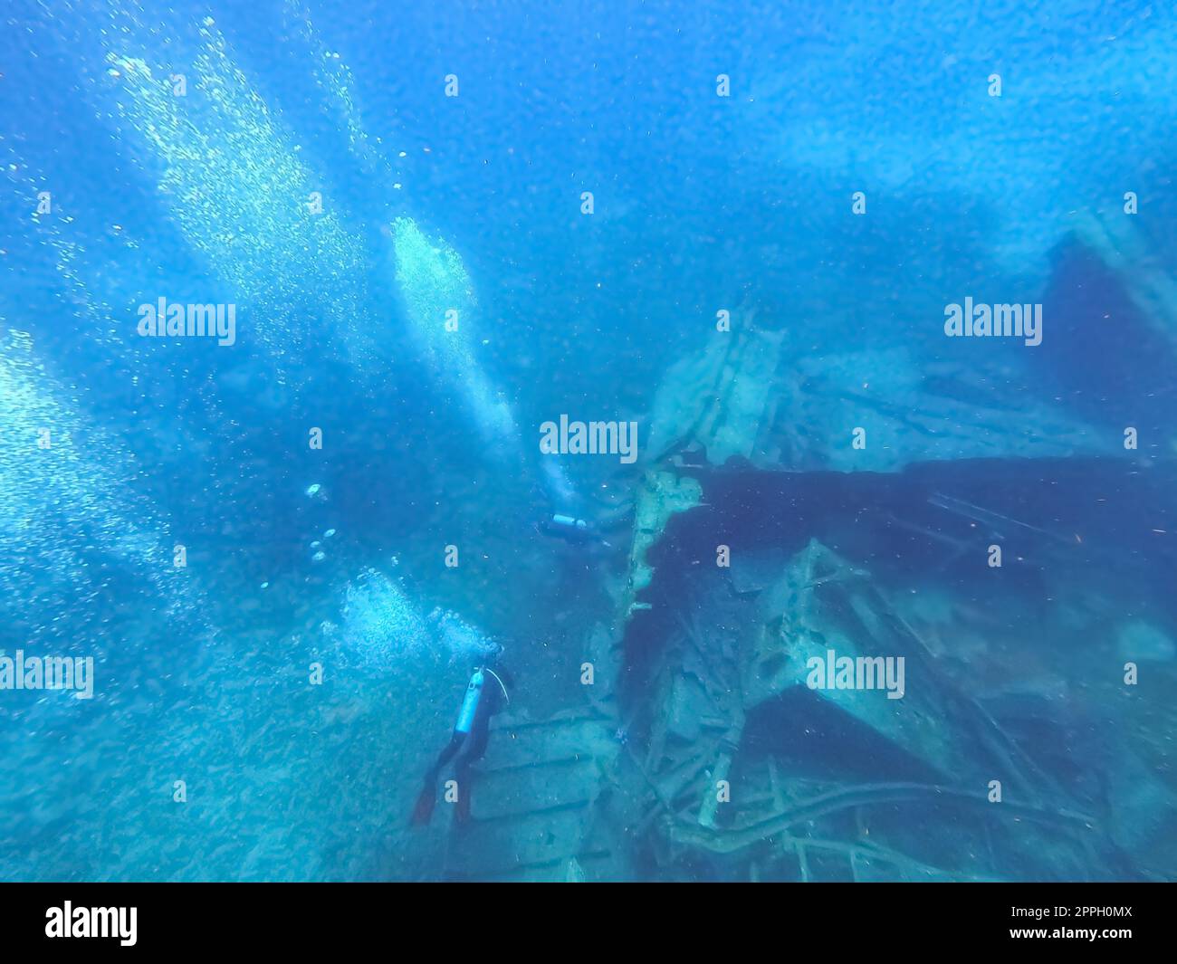 Underwater wreckage hi-res stock photography and images - Alamy