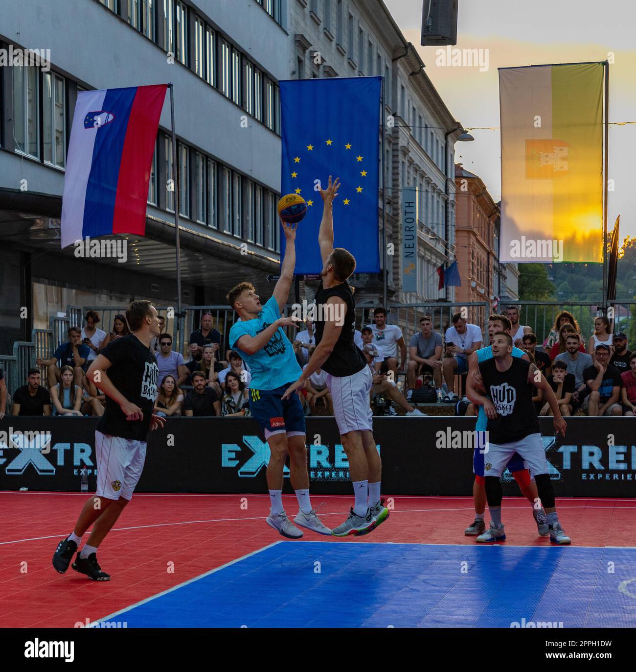 Flags basketball court hi-res stock photography and images - Alamy