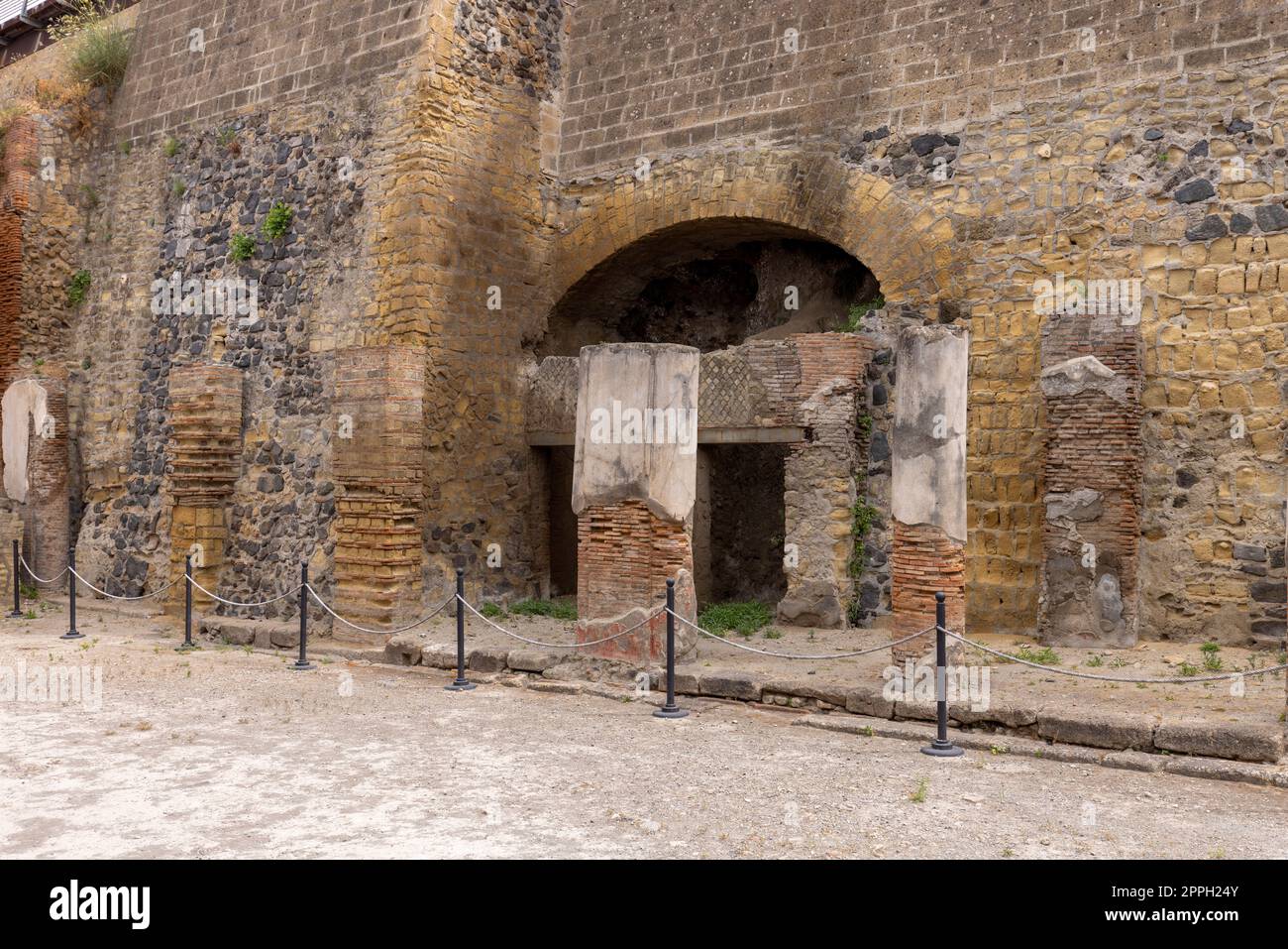 Herculaneum italy vesuvius hi-res stock photography and images - Alamy