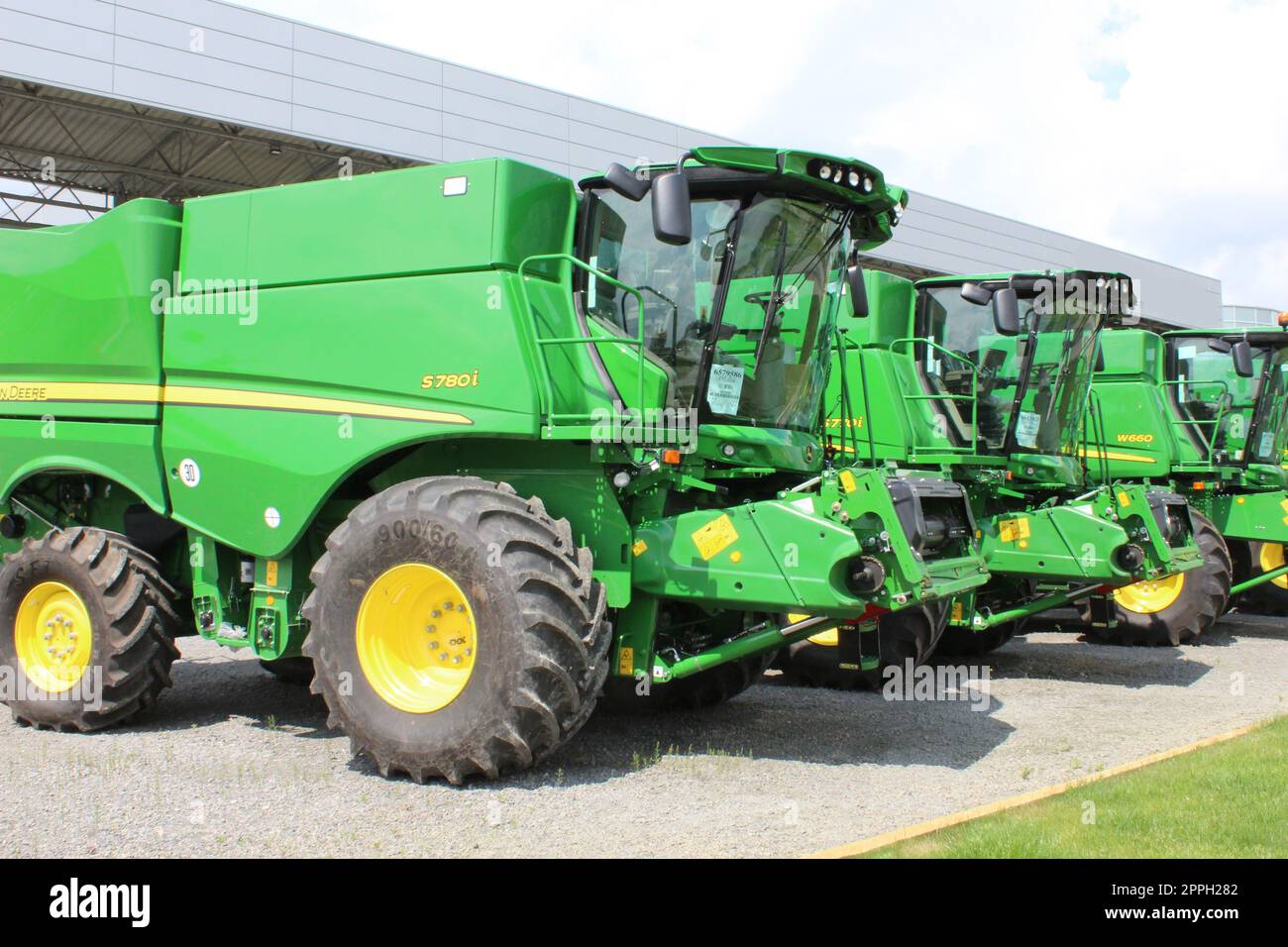 John deere combines hi-res stock photography and images - Alamy