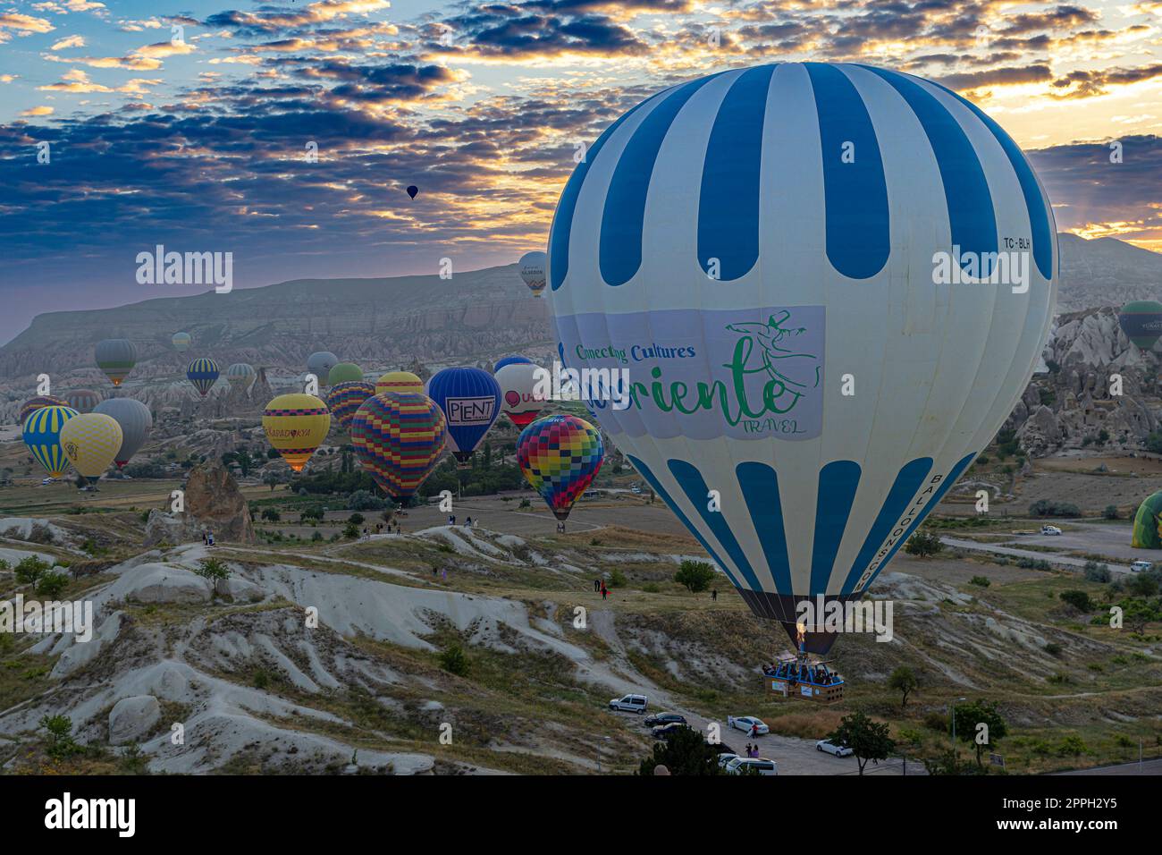 Dawn balloons hi-res stock photography and images - Alamy