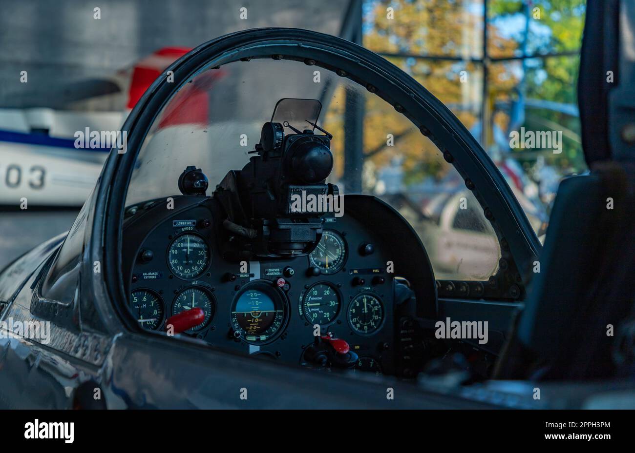 Plane cockpit dials hi-res stock photography and images - Alamy