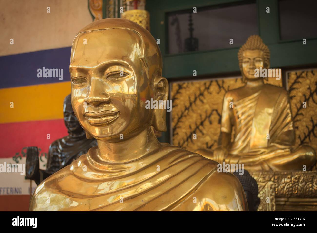 Golden buddhist monk statue hi-res stock photography and images - Alamy
