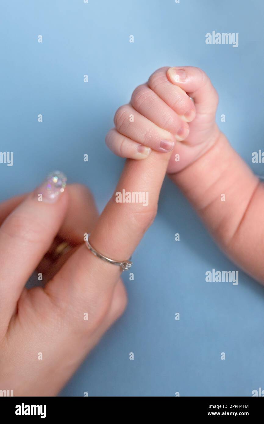 Newborn baby holds finger hi-res stock photography and images - Alamy