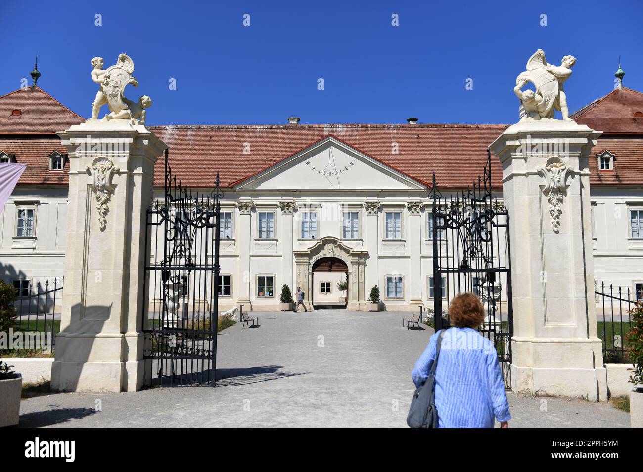Marchfeld castle hi-res stock photography and images - Alamy