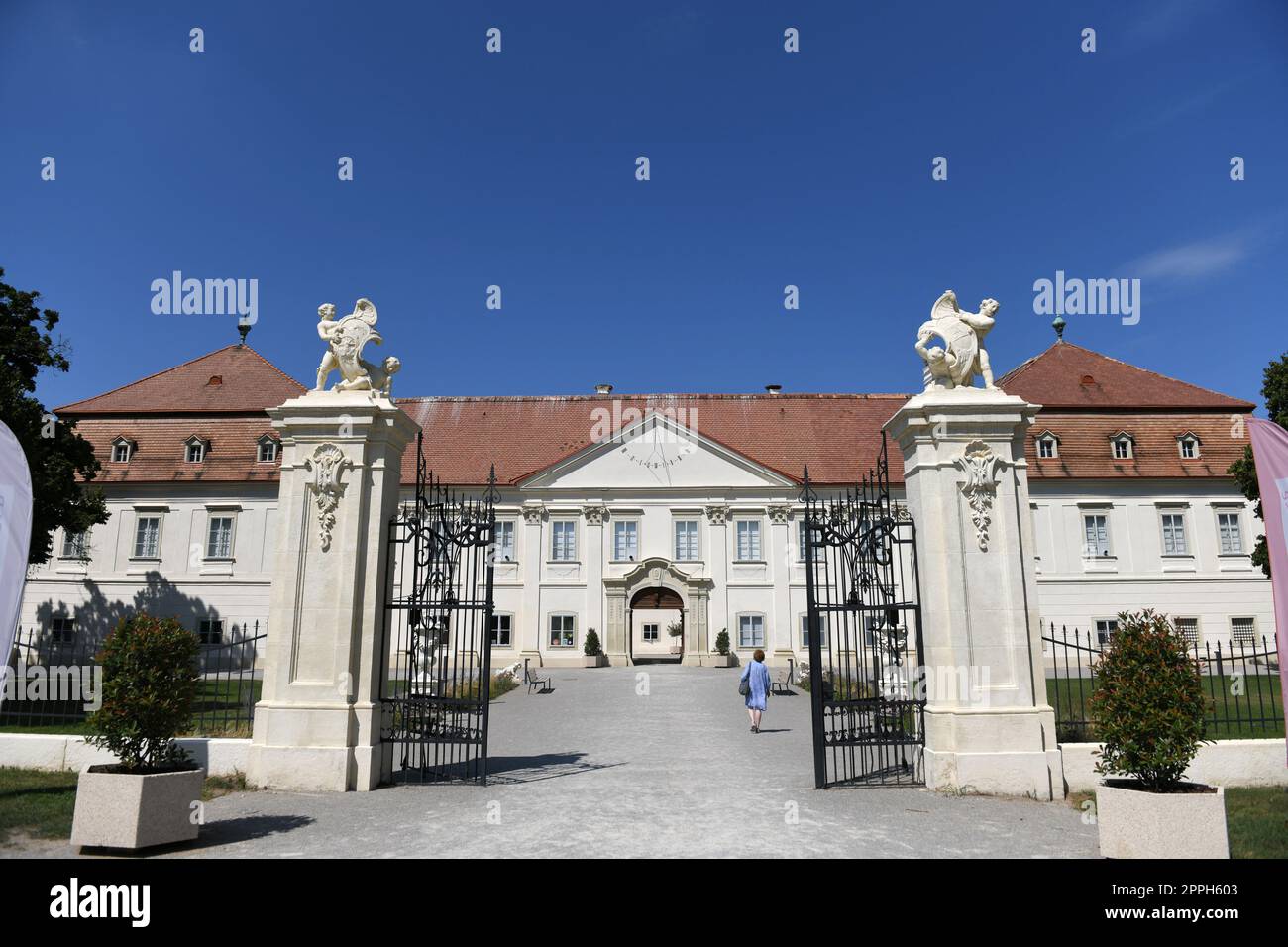 Austria castle hi-res stock photography and images - Alamy