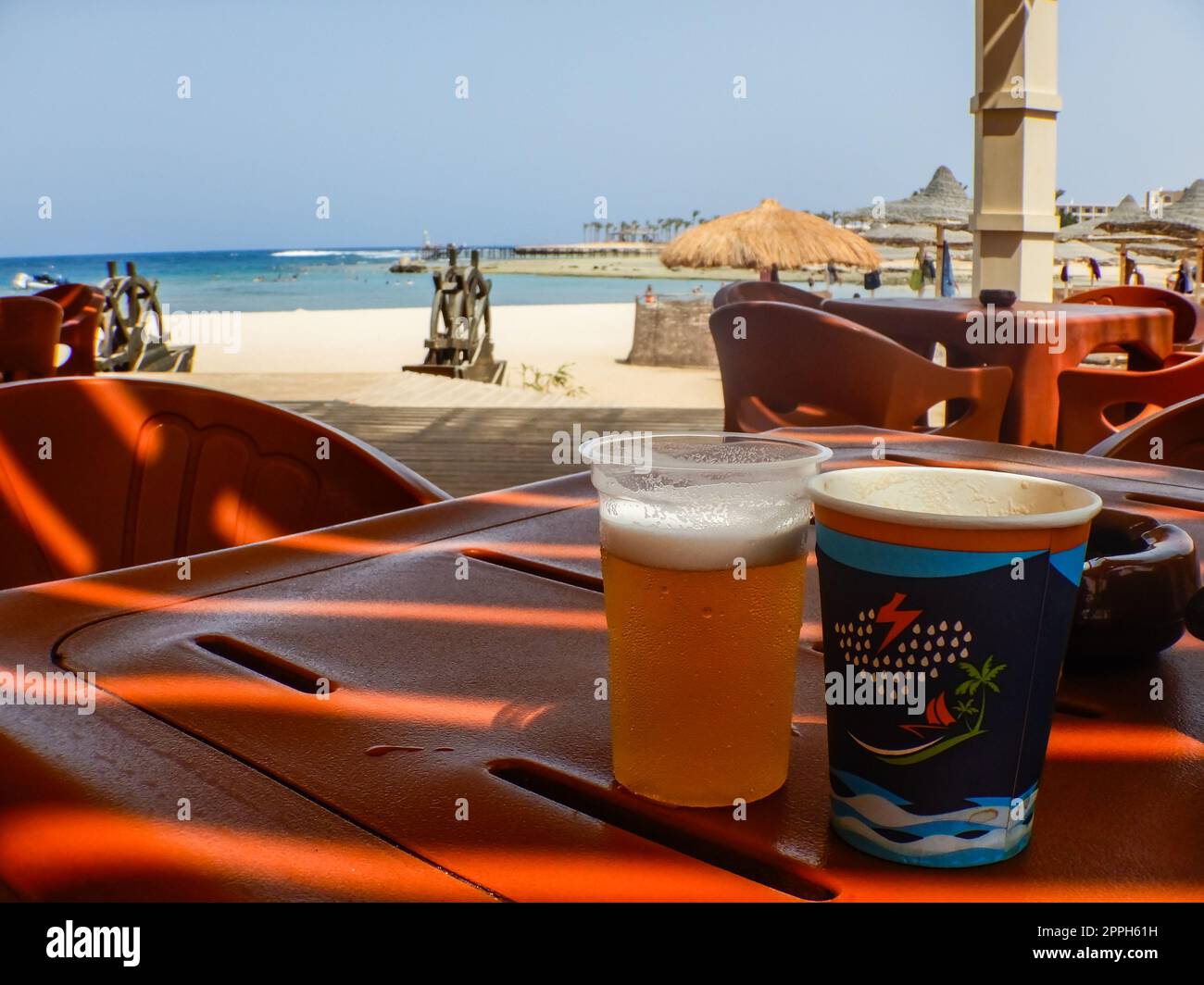 Lounge on beach hi-res stock photography and images - Alamy