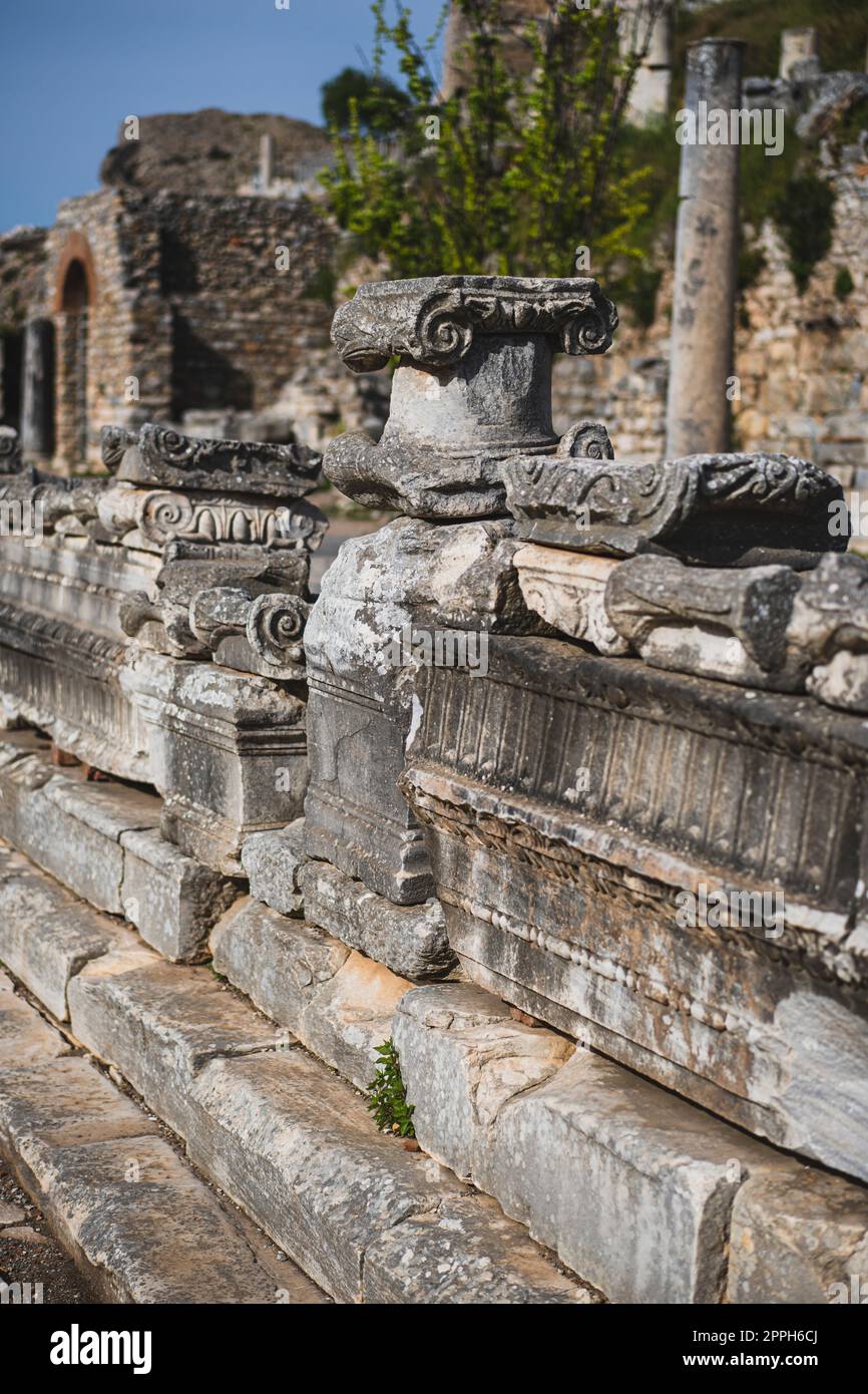Ancient temple ruin broken hi-res stock photography and images - Alamy