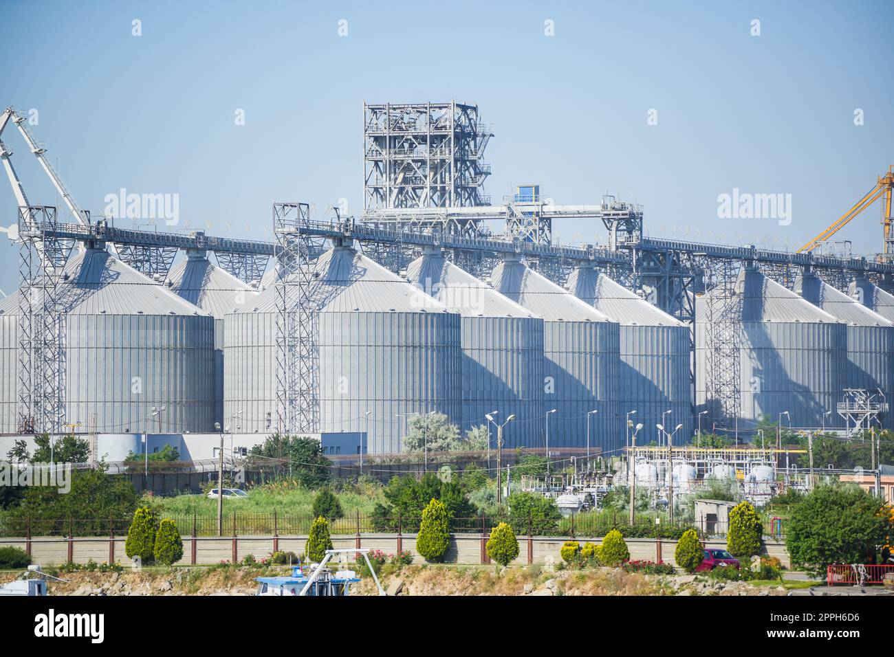 Cereal warehouse in a port Stock Photo - Alamy