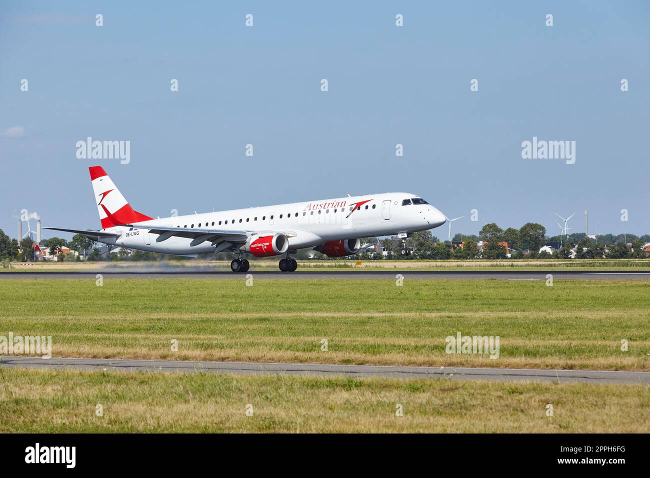 Amsterdam Airport Schiphol - Embraer E195LR of Austrian Airlines lands ...