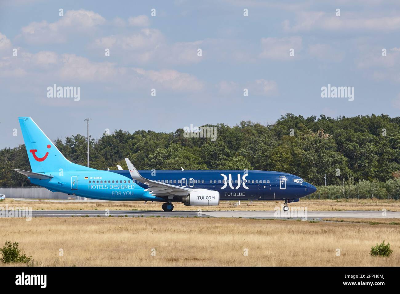 Frankfurt Airport Fraport - Boeing 737-86J of TUI fly (TUI Blue Livery ...