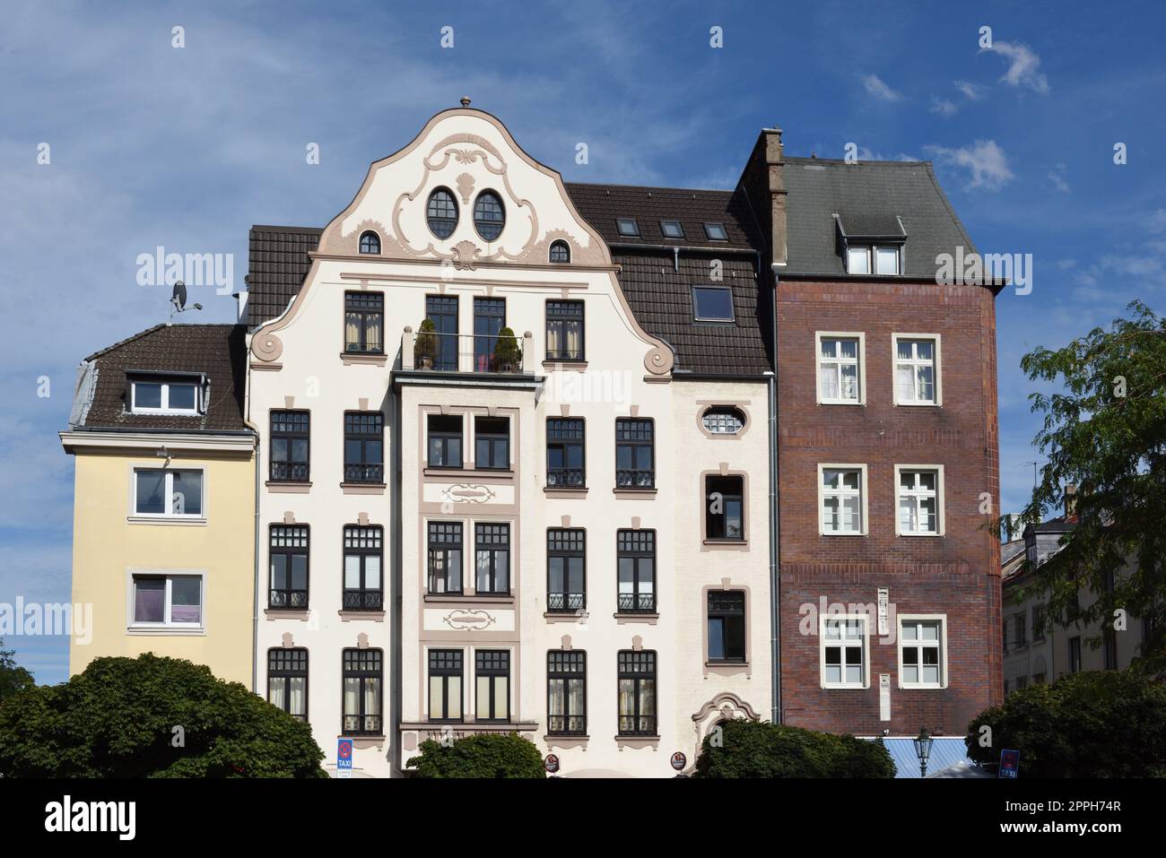 Old house building dusseldorf hi-res stock photography and images - Alamy