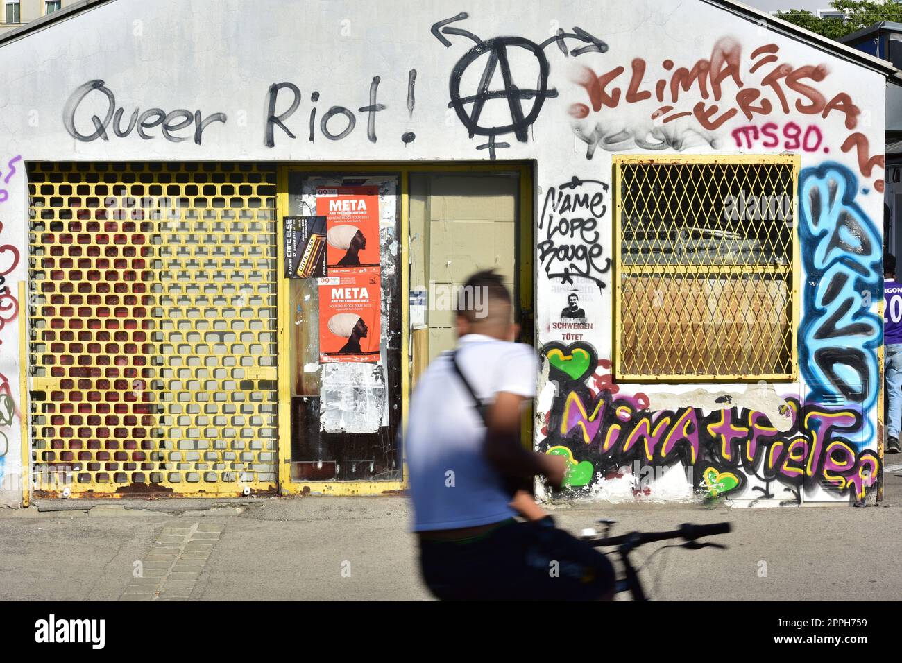 The Brunnenmarkt Market in Vienna Stock Photo - Alamy