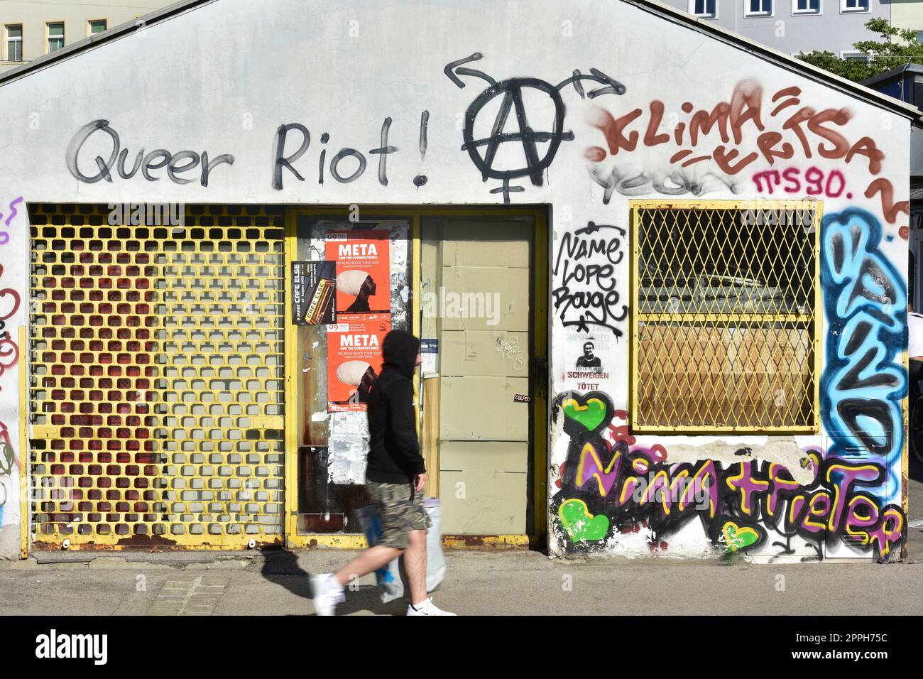 The Brunnenmarkt Market in Vienna Stock Photo - Alamy