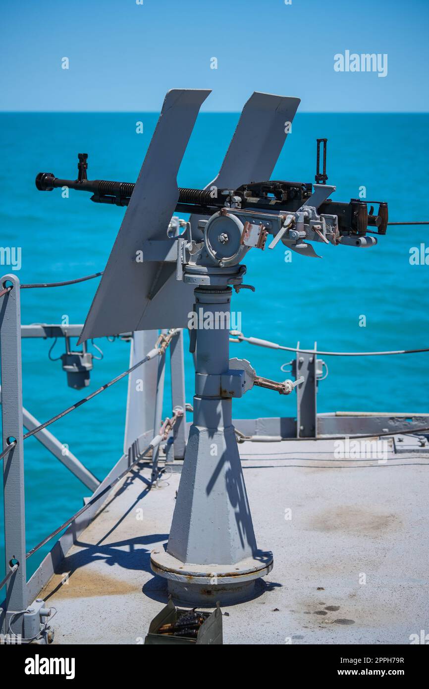 Battleship machine gun hi-res stock photography and images - Alamy