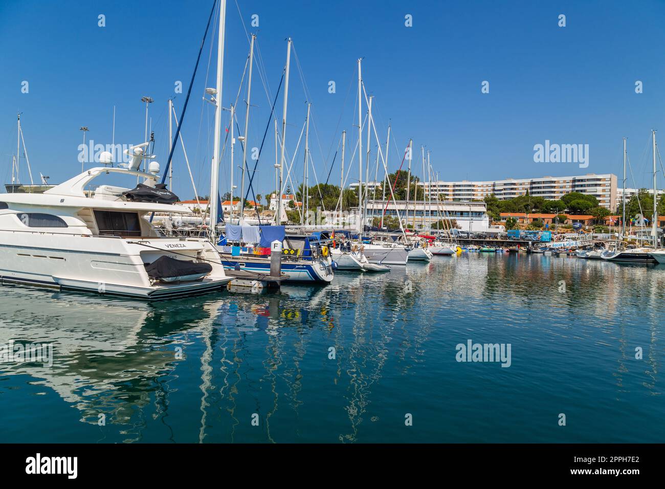 Sail boat docking in hi-res stock photography and images - Alamy