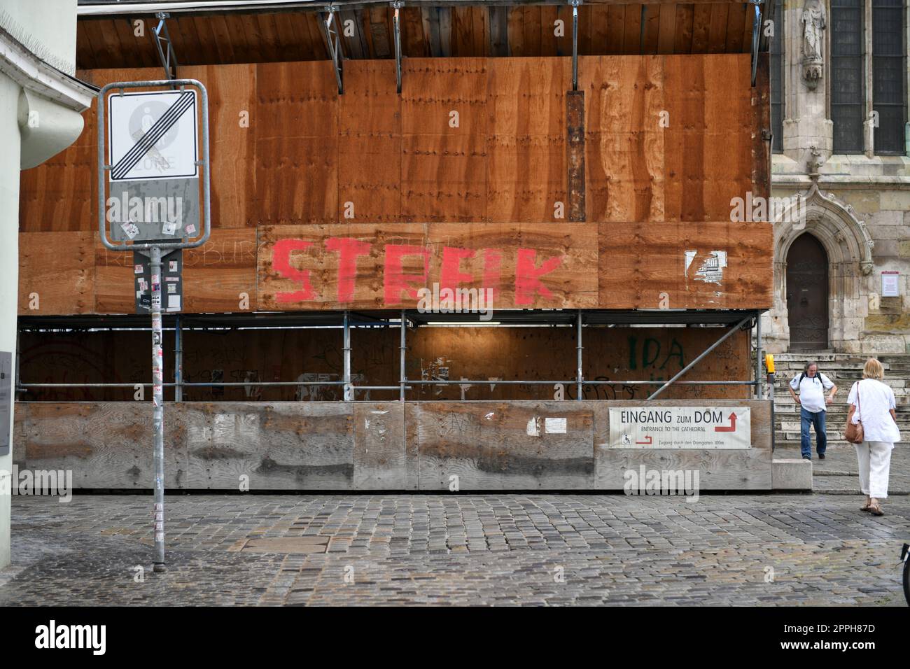 Strike construction hi-res stock photography and images - Alamy