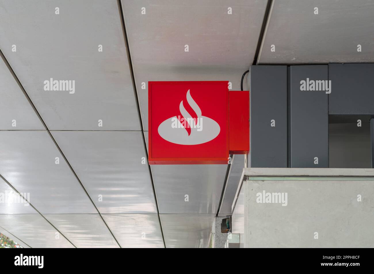 Santander office madrid hi-res stock photography and images - Alamy