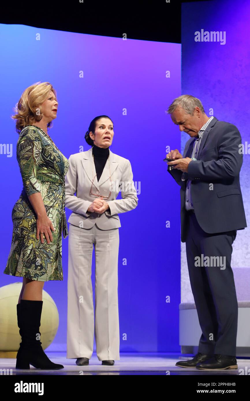 Marion Kracht,Simone Ritscher and Michael Roll "And who takes the dog ...