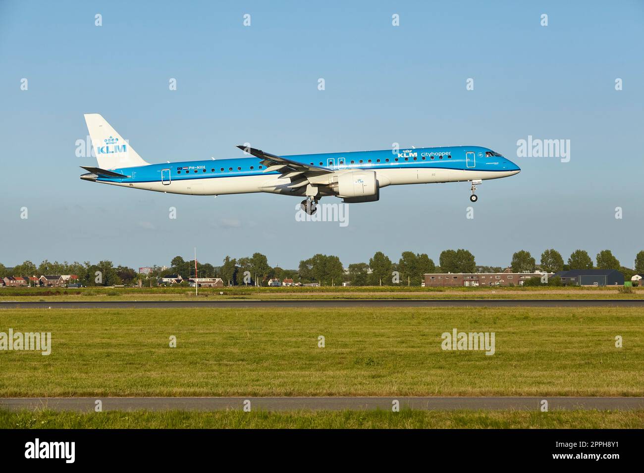 Amsterdam Airport Schiphol - Embraer E195-E2 of KLM Cityhopper lands ...