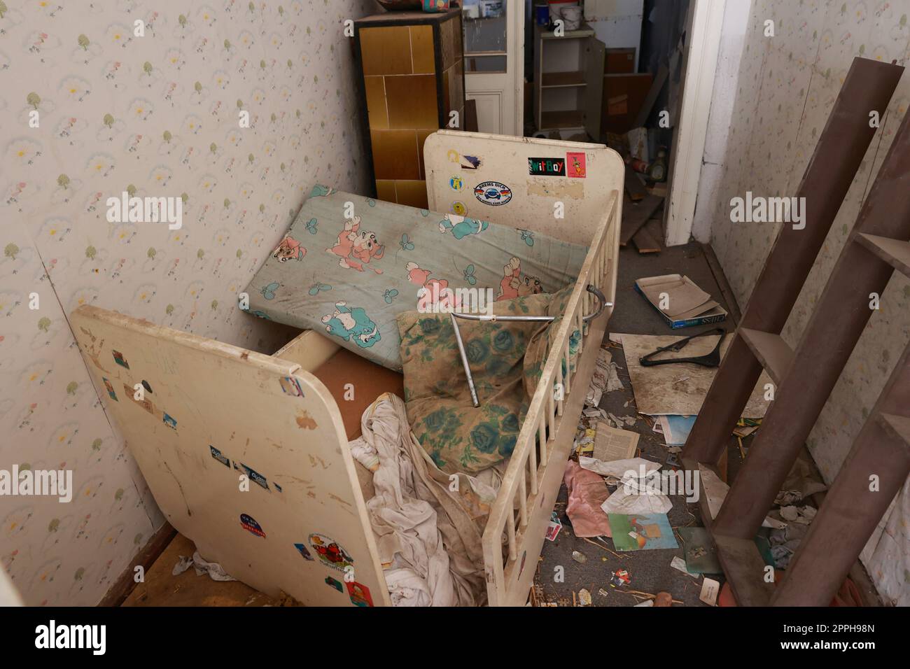 Family dirty room hi-res stock photography and images - Alamy
