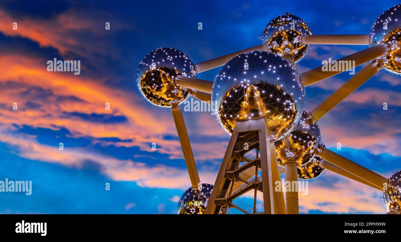 Atomium night view hi-res stock photography and images - Alamy