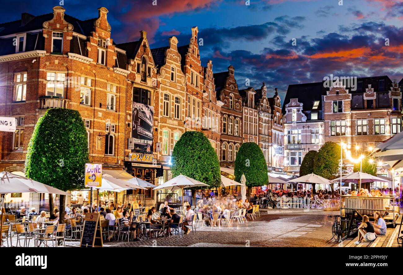 Restaurants in the old town of Leuven, Belgium, by night Stock Photo - Alamy