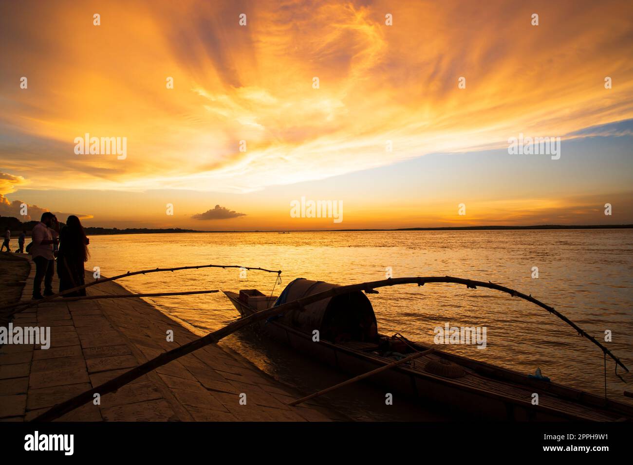 Sailboat against scenic sunset hi-res stock photography and images - Alamy