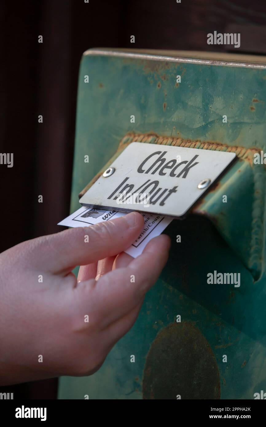 Public check in area hi-res stock photography and images - Alamy