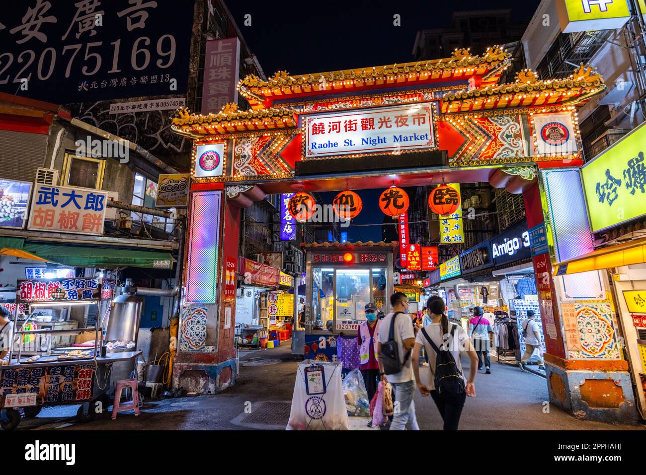 Taipei, Taiwan 27 September 2022: Raohe St. night market in Taipei of Taiwan Stock Photo - Alamy