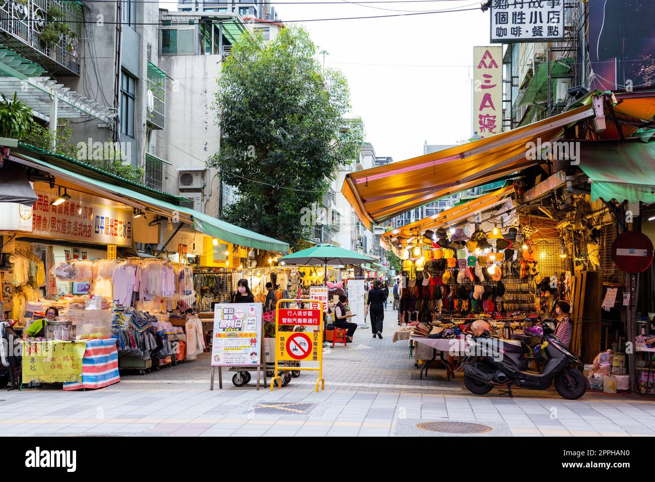 Taipei district hi-res stock photography and images - Alamy