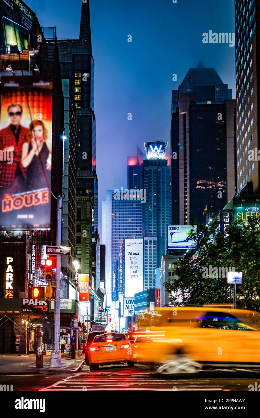 Night view of New Yorkman Hattan Stock Photo - Alamy