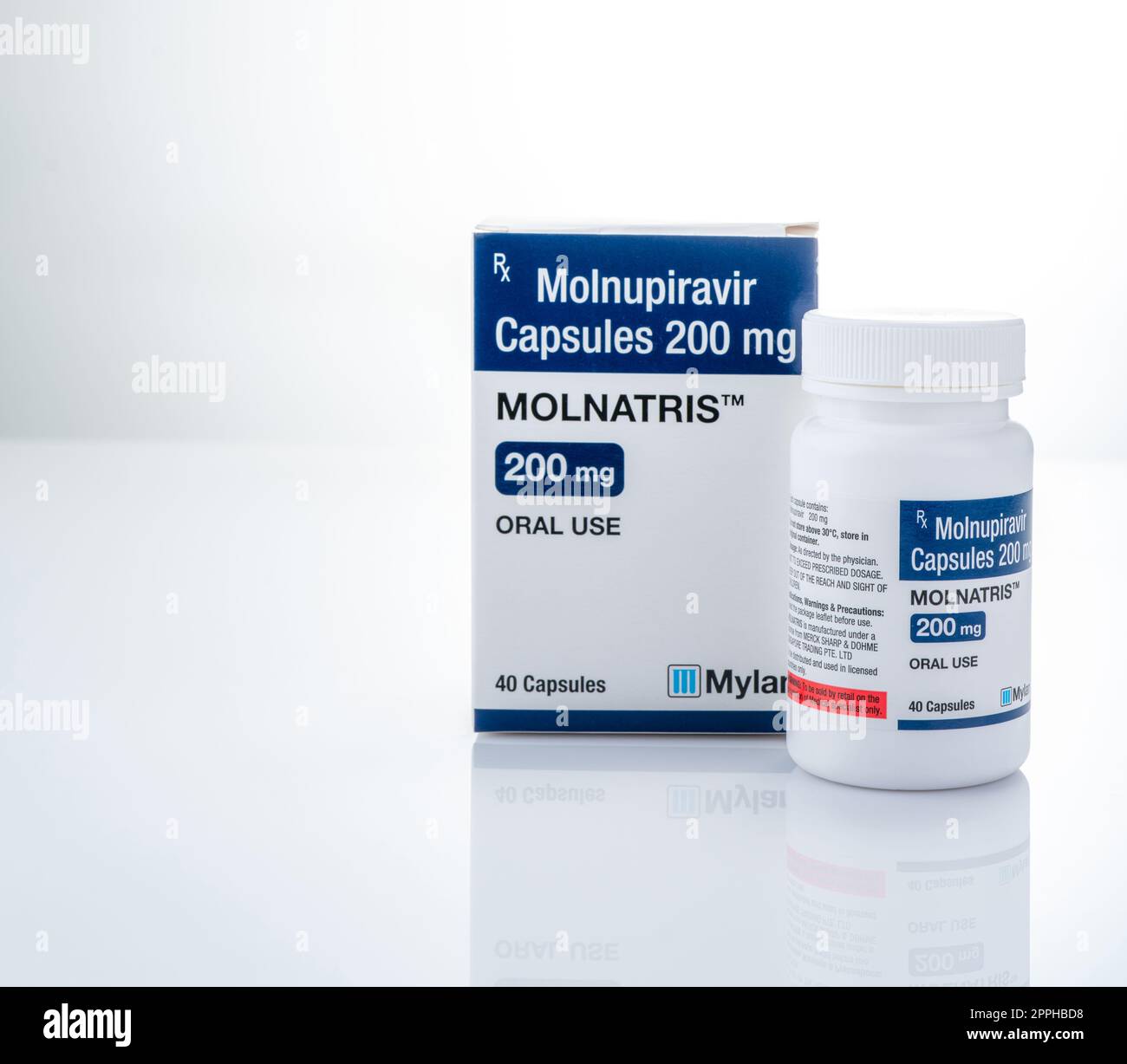 CHONBURI, THAILAND-OCTOBER 17, 2022 : Molnupiravir capsules 200 mg in ...