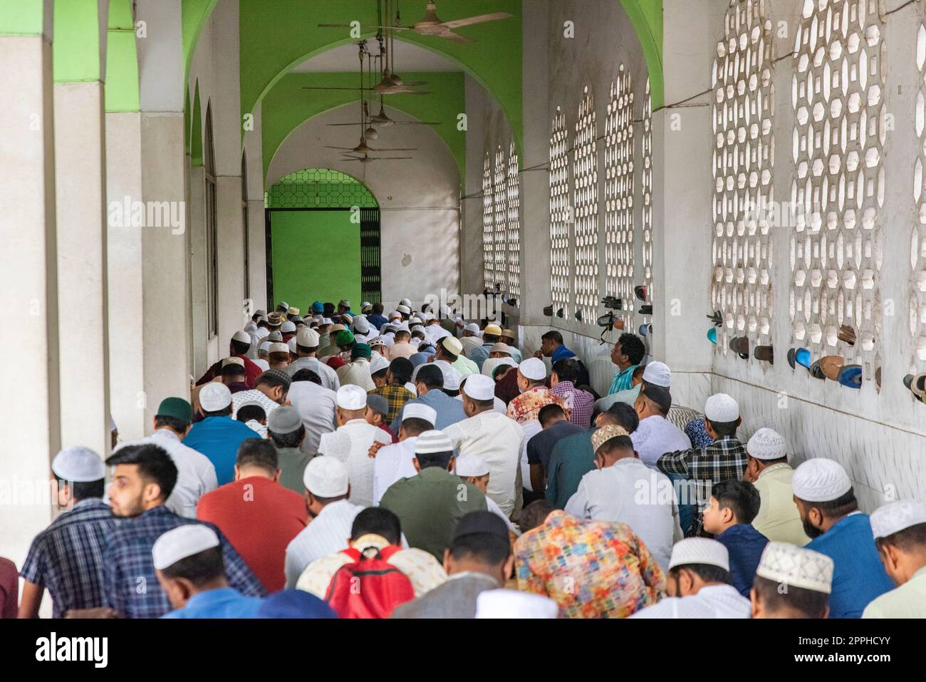 Jamiatul Falah Mosque is the largest mosque in Chittagong, Bangladesh, able to hold 5,000 ...