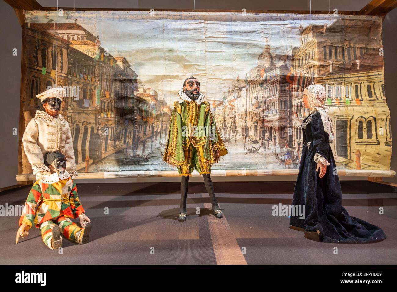 Vintage puppets hi-res stock photography and images - Alamy