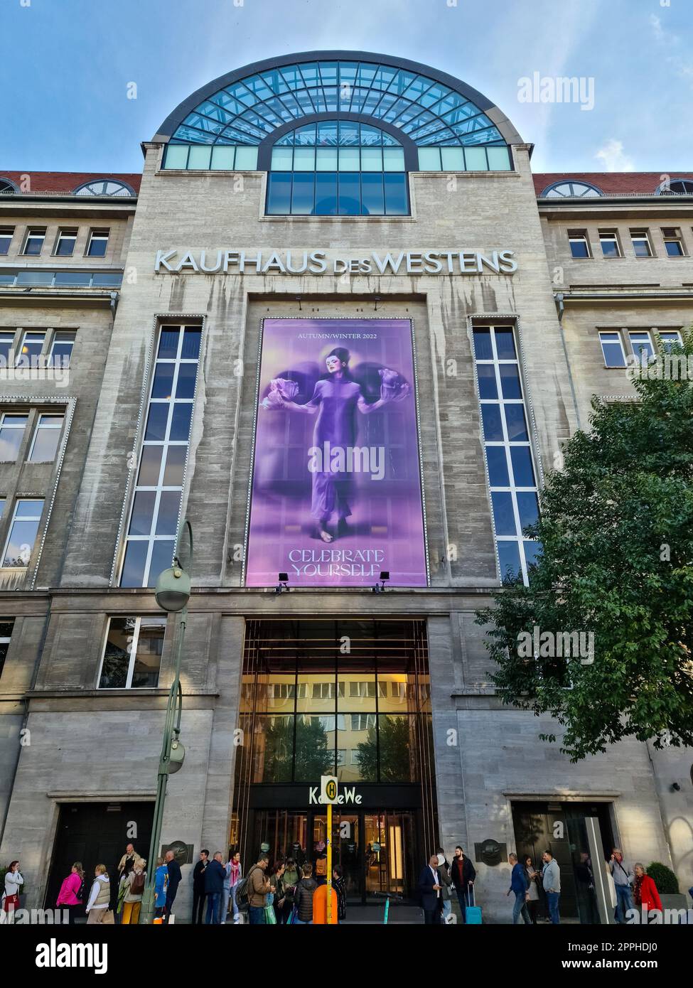 Berlin kadewe luxury department store tauentzienstrasse hi-res stock ...