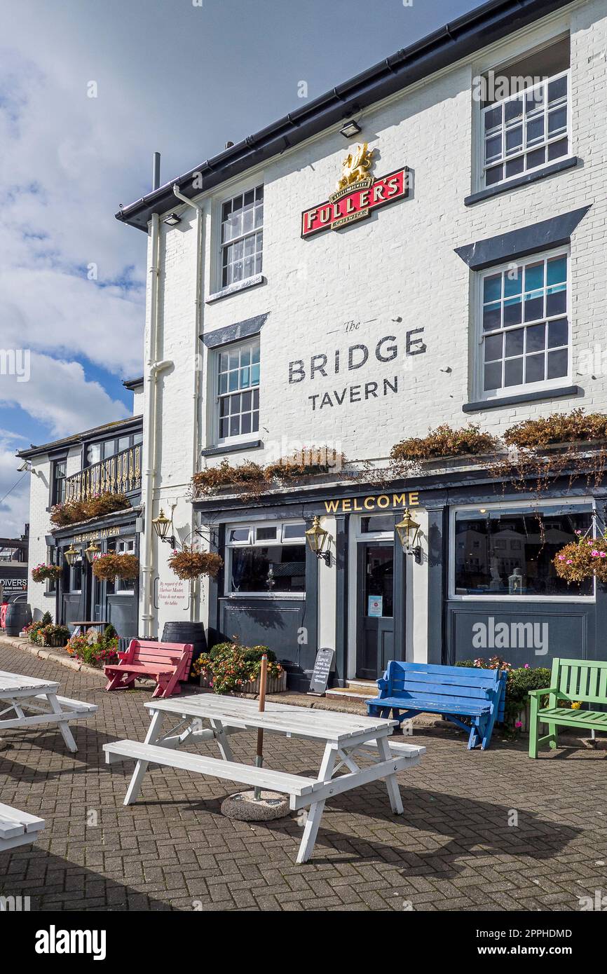 England, Portsmouth - Bridge Tavern at Portsmouth Point Stock Photo - Alamy