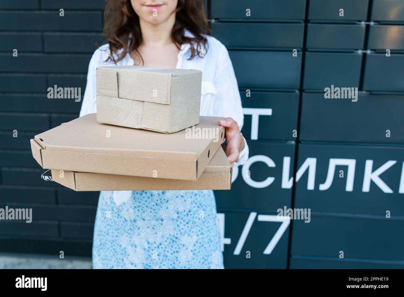 Safe delivery app hi-res stock photography and images - Alamy