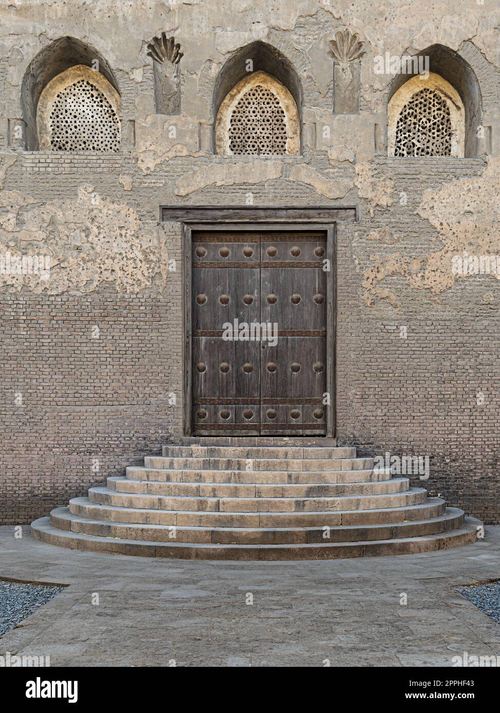 One arched door ancient hi-res stock photography and images - Alamy