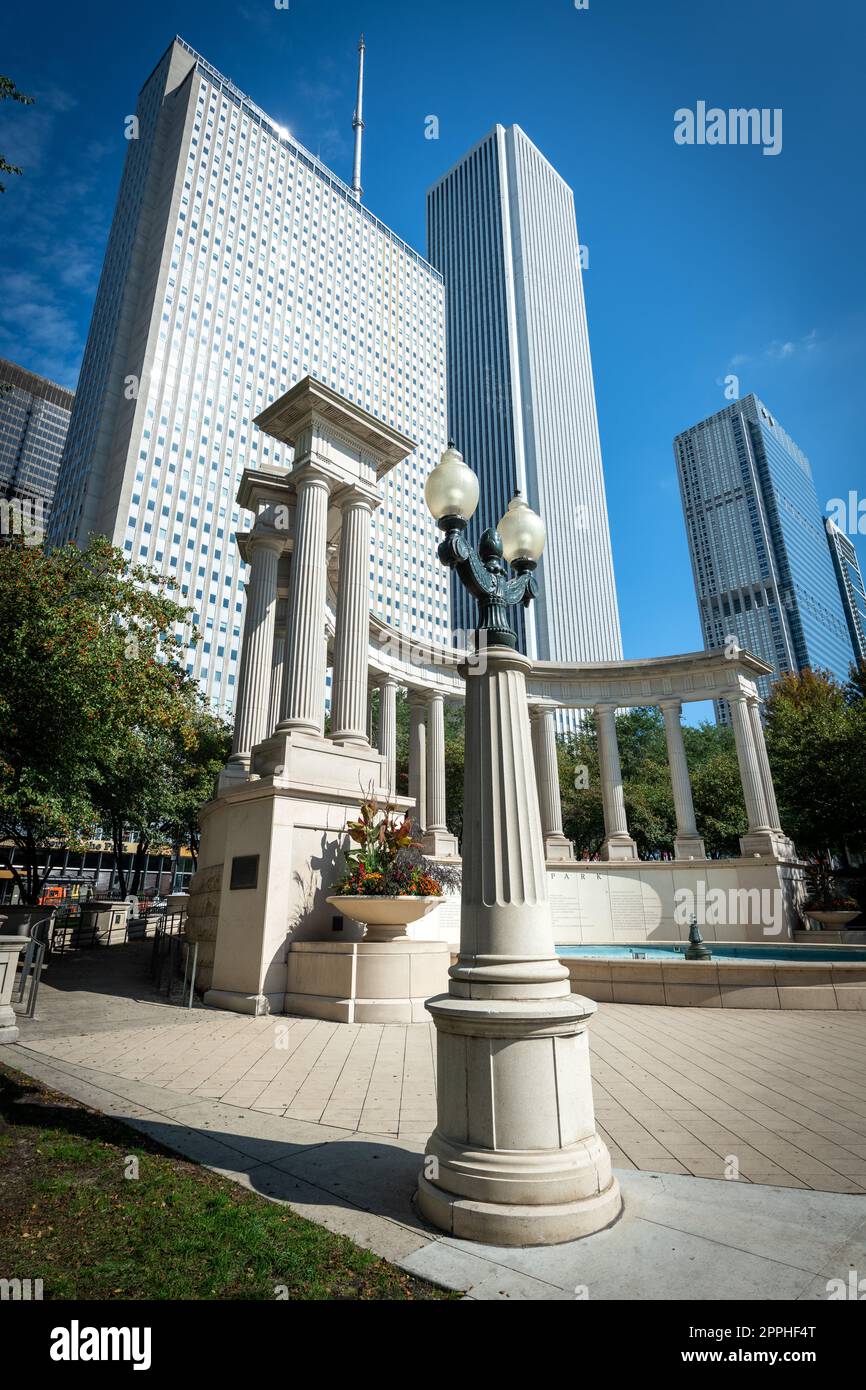 Millennium park pritzker pavillon hi-res stock photography and images ...