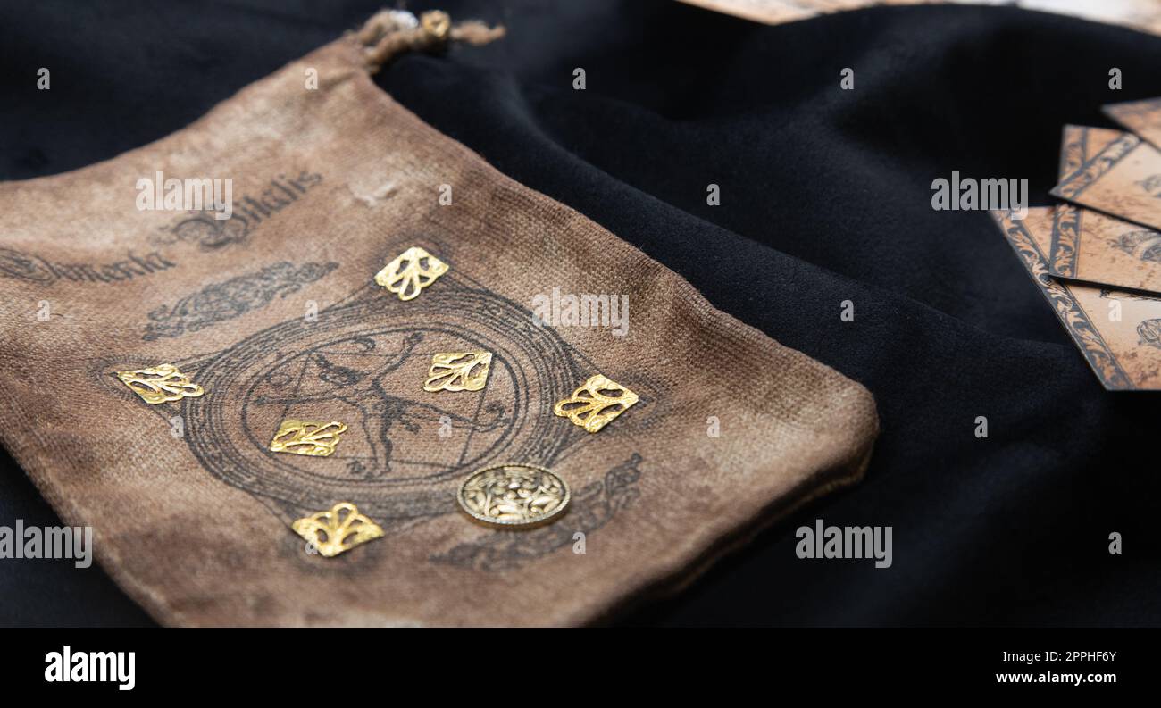 Paganism symbols hi-res stock photography and images - Alamy