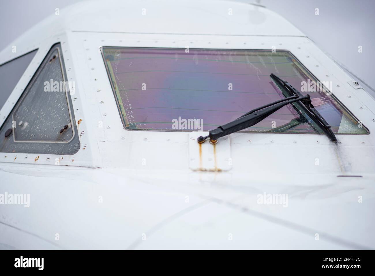 Airplane cockpit windscreen hi-res stock photography and images - Alamy