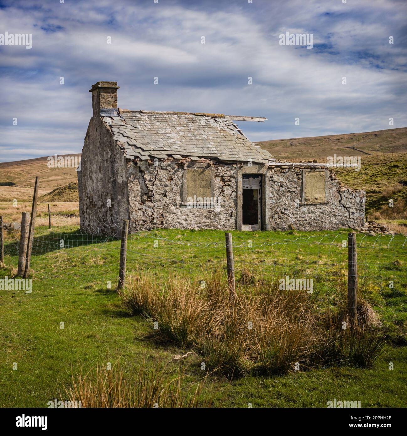 Ruins of a farm building, Ribblehead, Yorkshire Dales, UK Stock Photo ...