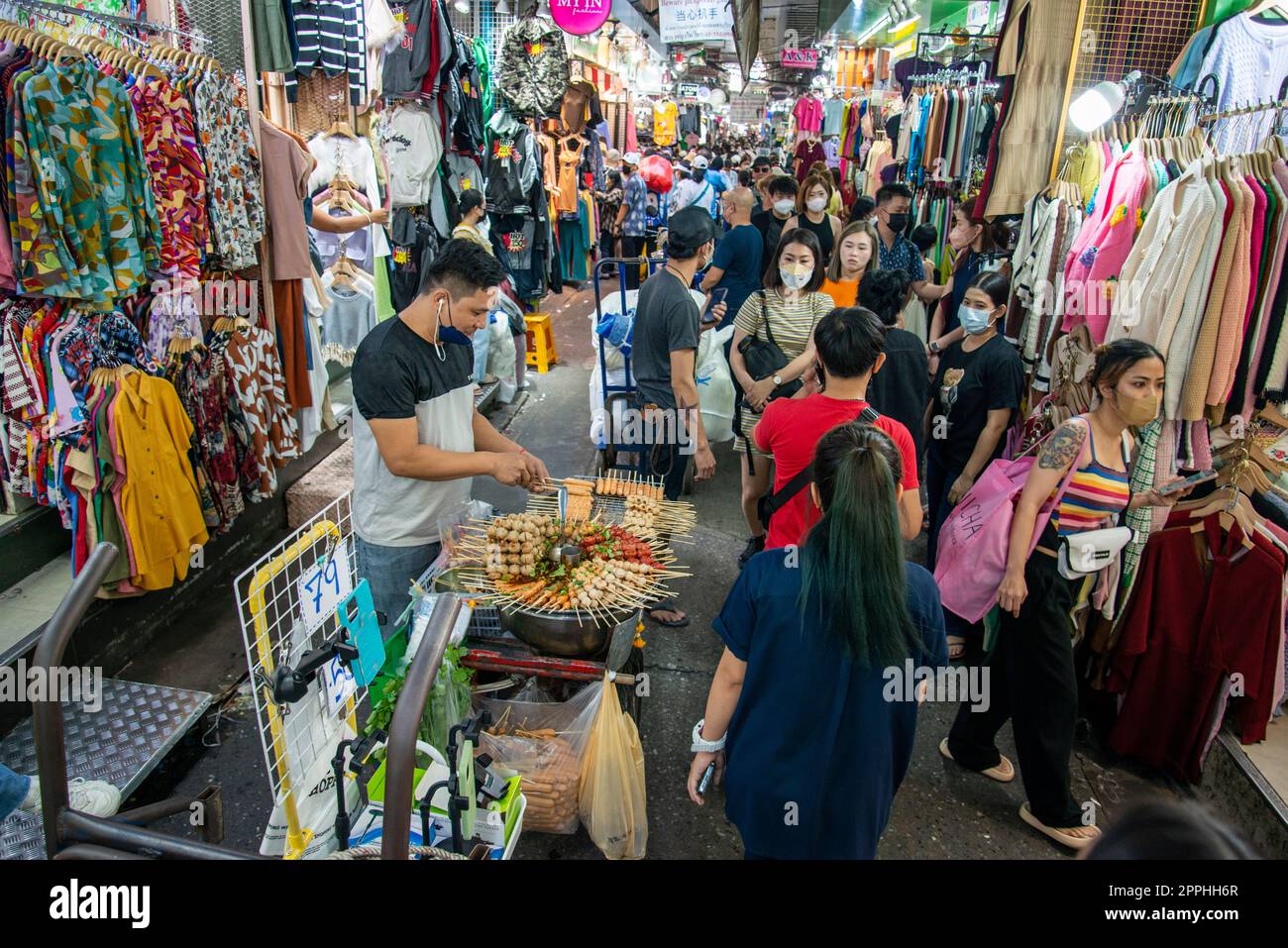 THAILAND BANGKOK PRATUNAM TEXTILE MARKET Stock Photo - Alamy