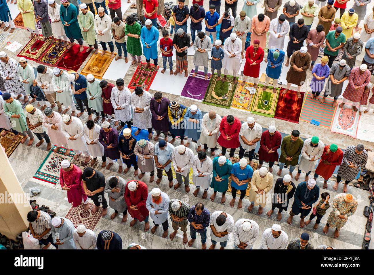Jamiatul Falah Mosque is the largest mosque in Chittagong, Bangladesh ...